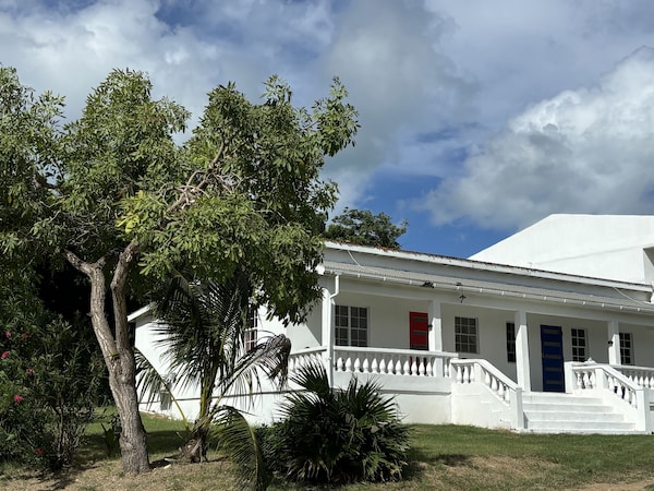 Cozy 2-bedroom Apartment In Quiet Fitches Creek With Wifi, Ac & Hot Water Shower - Antigua and Barbuda
