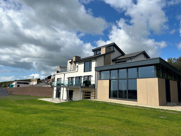 Spacious 6-bedroom House With Wifi, Ac In Enjoyable Dunmore East - Tramore