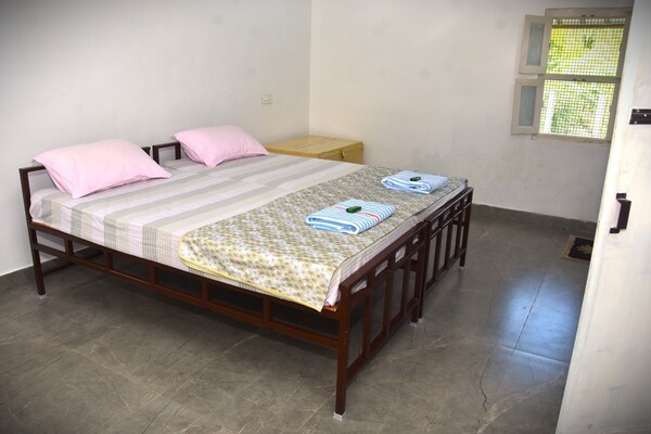 4-bedroom Farmhouse In Delightful Udumalaipettai With Wifi, Ac - Kerala