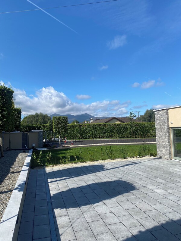 Luxury Residence , Killarney , Co. Kerry, Short Walk To Town Centre Sleeps 20 - Killarney