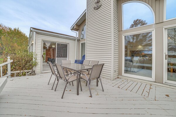 Lakefront Home W\/ Deck & Dock In Oscoda Twp! - Oscoda, MI