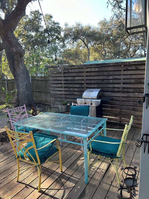 Adorable Lakeside Retreat With Cowboy Pool - Canyon Lake, TX