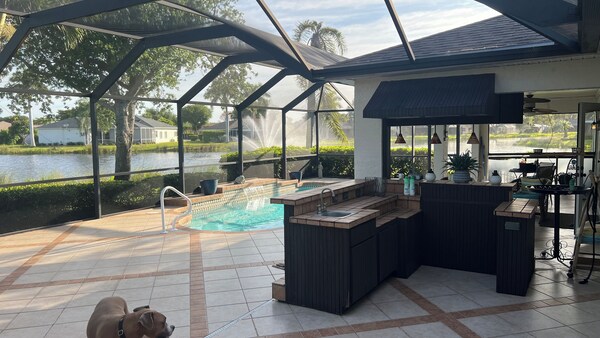 Charming Pool House With A Nearly 600 Sq/ft Private Efficiency Suite Inside - Estero, FL