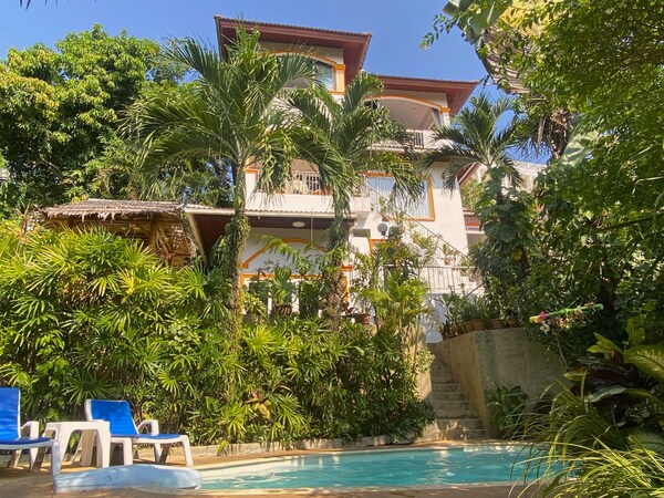 5-bedroom****villa In Phuket, 10 Minutes Walk To The Fine Sands Of Karon Beach - Patong Beach