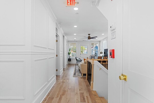 Cozy Stays By King Street - Penthouse Suite - Mount Pleasant, SC