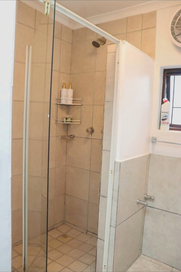 One Bedroom Apartment - Goodwood