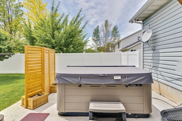 Timp Retreat | Ev | Free Massage* | Backyard - Provo, UT