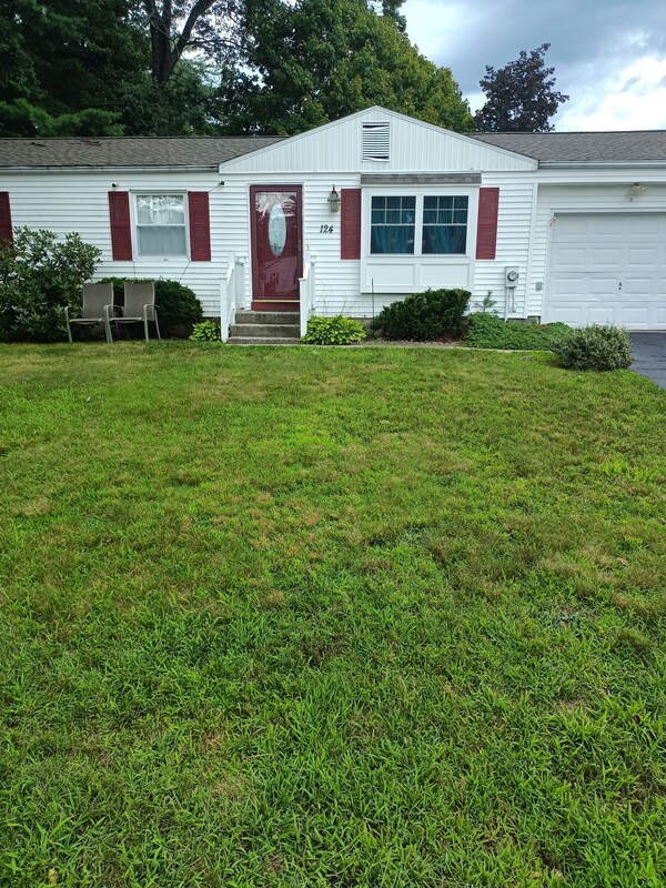 Charming -Clean-4-bedroom House With Ac And Wifi In Wonderful Springfield - Ludlow, MA