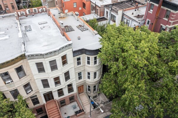 1 Min To Subway: King Bed, Luxe Airy Space + Patio - New York City