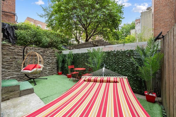 Private Garden Getaway: Cozy & Chic , Near Subway - Astoria - Queens NY