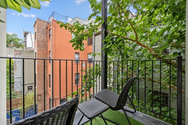 Prime Location 2bdr Loft: Patio, Steps To Subway - Woodside - Queens NY
