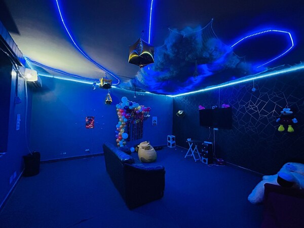 Dim Delights Party House And Fun House Your Mini Launge 24*7 - 