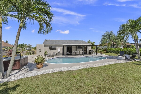 Lush | Tropical | Modern Home W/ Heated Pool & Spa - Port St. Lucie, FL