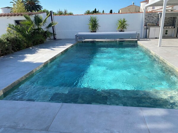 Villa Marina Empuriabrava 15 Minutes From The Sea - Empuriabrava