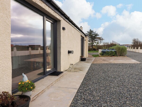 Bayview Byre, Pet Friendly, Luxury Holiday Cottage In Stornoway - Lewis and Harris