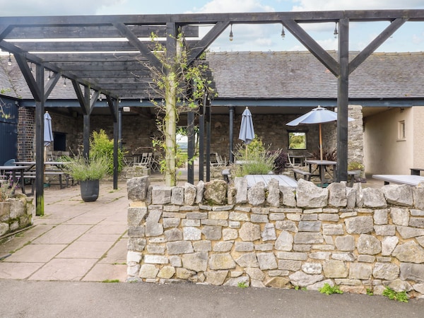 Apartment At The Old Dog, Thorpe, Pet Friendly In Thorpe - Alstonefield