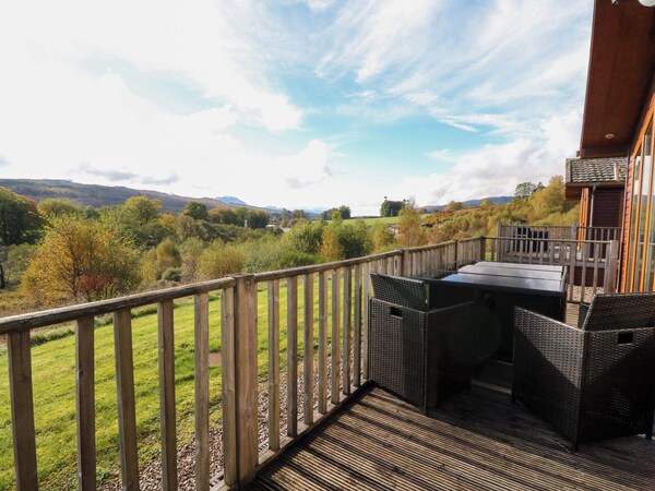 Crathie Lodge, Country Holiday Cottage, With A Garden In Caol - Loch Arkaig