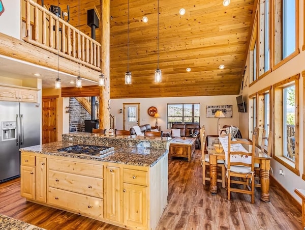 Rustic Riverside Retreat On 7 Acres At The Steps Of Bryce Canyon National Park - Utah