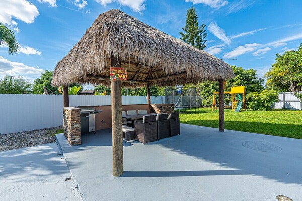 Luxury & Spacious/large Pool/bbq/game Room/pool - Everglades, FL