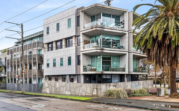 Barkly Beachside Escape - Melbourne