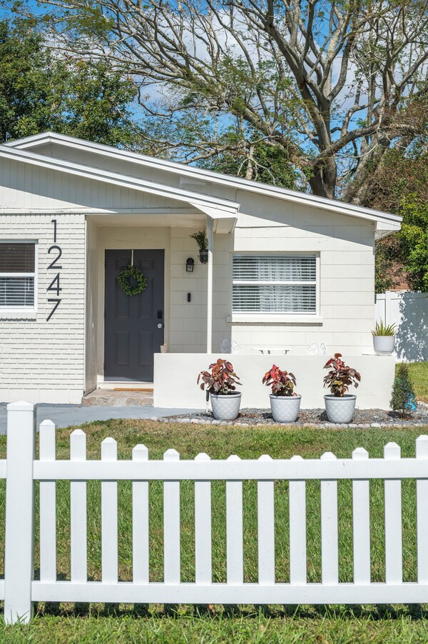 Lake Hunter Cozy Cottage, Sleeps 6, Centrally Located - Lakeland, FL