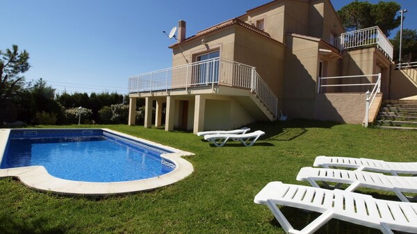 Villa 'Costacabana - La Luna' Avec Vue Sur La Mer, Piscine Privée Et Wi-fi - Blanes