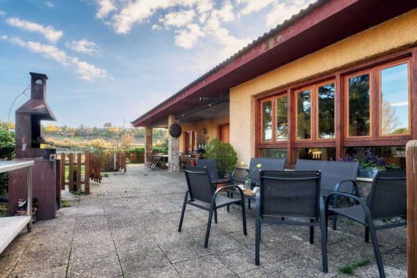 Landhuis 'Arroyo Del Valle' Met Privéterras En Privétuin - León
