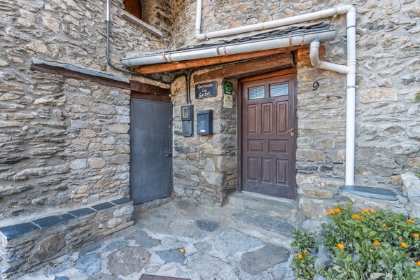 Maison De Campagne "Casa Garbot" Avec Vue Sur La Montagne Et Jardin Privé - Catalogne