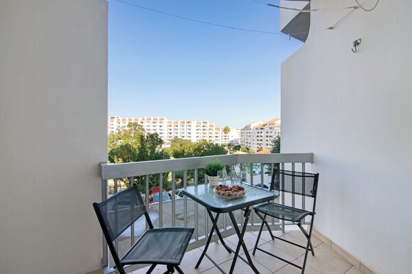 Appartement 'Apartamento Sousa E Filhos' Avec Piscine Partagée, Wi-fi Et Climatisation - Albufeira