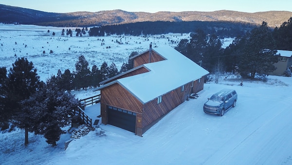Charming 3-bedroom Cabin Close To Angel Fire Resort With Super Fast Wifi - Cimarron Canyon State Park, Eagle Nest