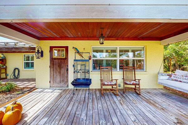 Coastal Home With Private, Heating Optional Pool, Game Room, And Internet - Anna Maria Island, FL