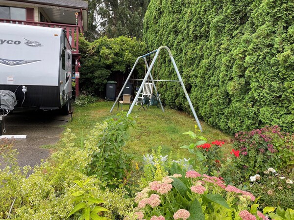 New Trailer With Queen Bed, Air-con, Close To Town In Aldergrove, Safe &Quiet - Abbotsford