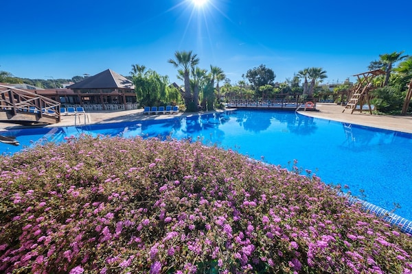 Premium Tent Lodge For Family - Torredembarra