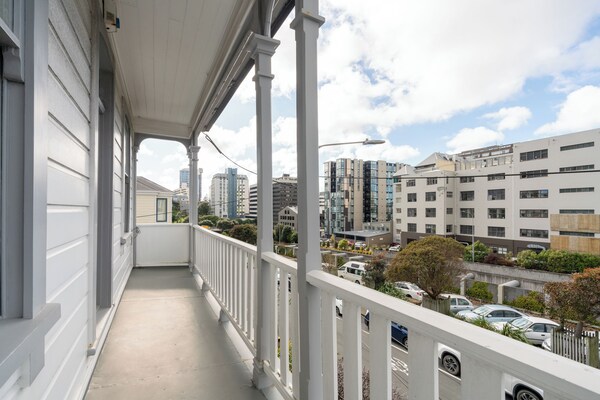 City-center Gem: Historic House With Modern Comfort! - Wellington