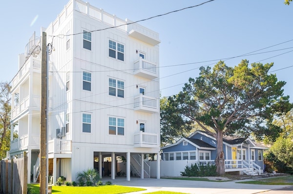 Free Pet Fee For One Dog - Go With The Flo 1 - Carolina Beach, NC