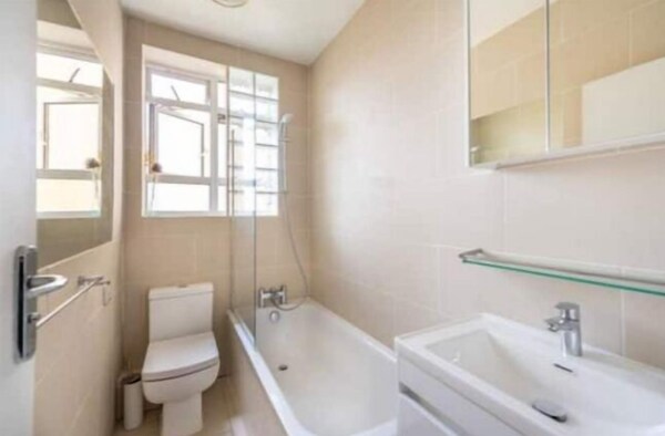 Notting Hill Flat\n\n - Hounslow