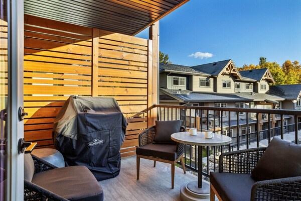 New 1 Bed Condo | Heated Outdoor Pool & Hot Tub - Alberta