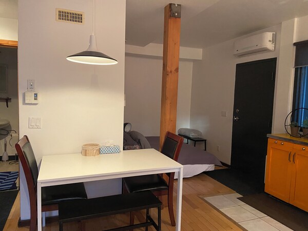 Charming 2-bedroom Condo With Wifi, Ac In Marvelous Montréal - Quebec