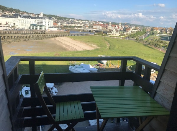 Apartment With Sea View, 5 Minutes' Walk From The Beach. - Villers-sur-Mer