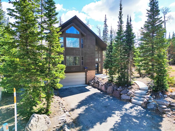 Navajo Trails: Ski In/out Cabin Sleeps 12 - Brian Head, UT
