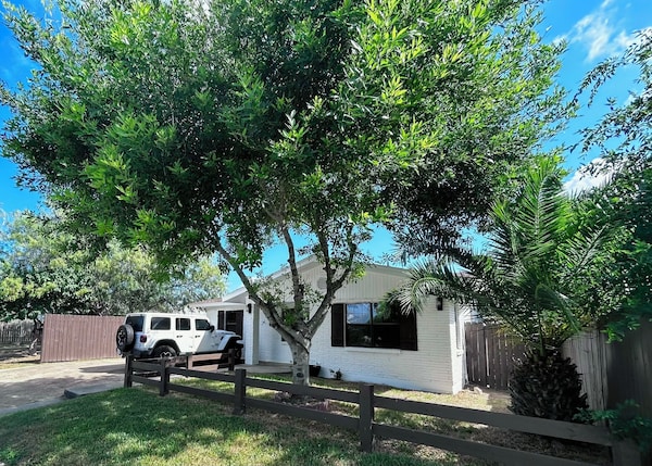 Family&dog Friendly Home W/fenced Yard 5min Walk To Town 7min Drive To Spi Beach - Port Isabel, TX