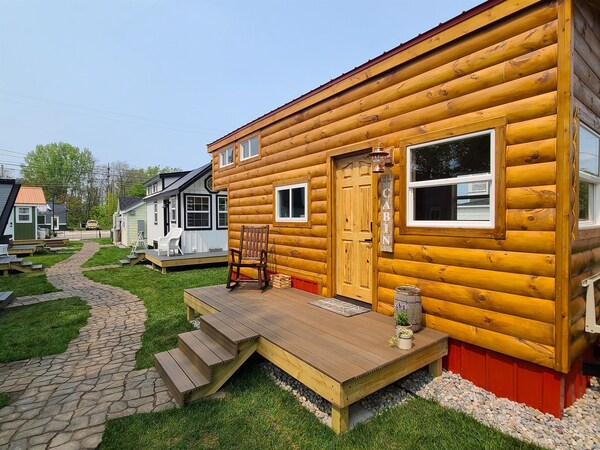 Log Cabin - Tiny Digs Lakeshore - Muskegon, MI