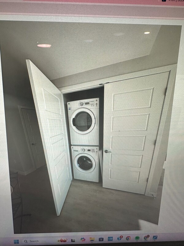 Gorgeous Apartment Downtown Indy Steps From Monument Circle - Indianapolis, IN