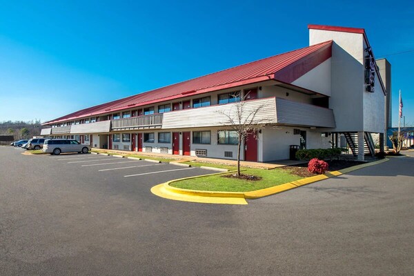 Modern Room W/ Free Parking & Convenient Access To I-75, Ideal For Travelers. - Chattanooga, TN