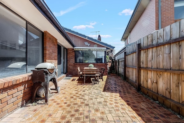 Hearthstone Haven Spacious Beachside Group Getaway - Dromana
