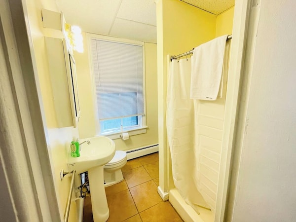 Nice Apt Near Whole Foods, Brown - Rehoboth, MA