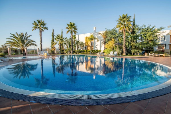 Portimão Elegant House With Pool By Homing - Alvor