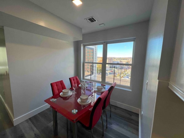 The Classy Suite: 2br With Free Parking - Paterson