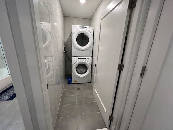 The Chic Suite: 1br With Luxe Amenities - Paterson