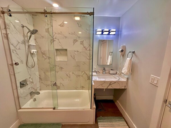 The Brand New Suite: 2br With Parking - 奧克蘭